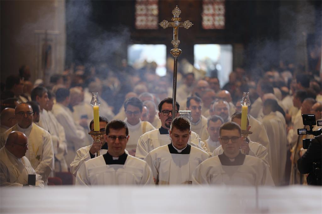 Zagrebačka nadbiskupija - Mons. Marko Kovač i mons. Vlado Razum zaređeni za pomoćne biskupe ...